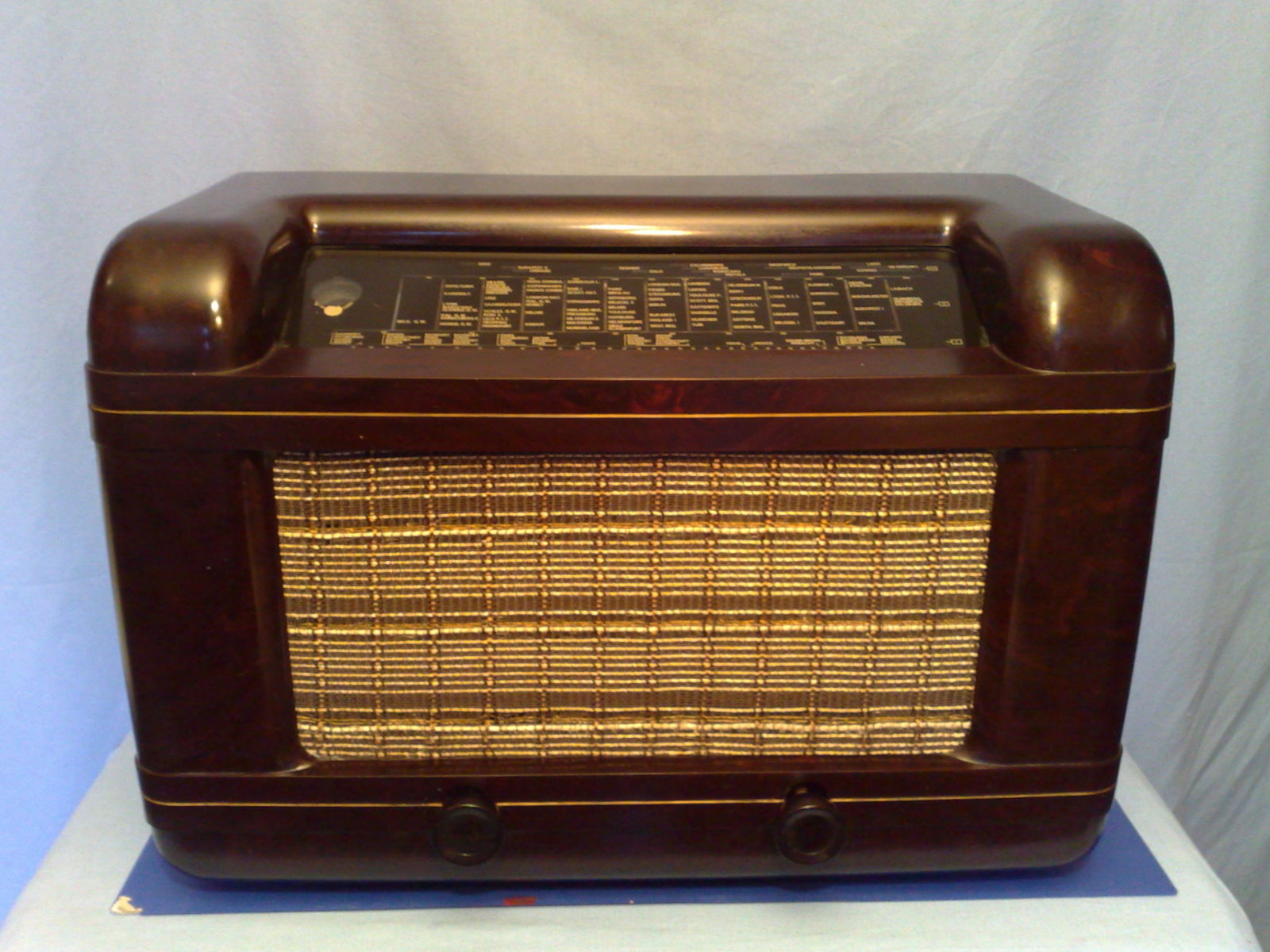TOM's TECH TOYS: BAKELITE RADIOS