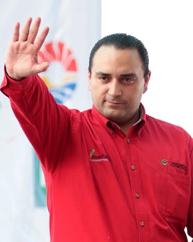 Las Mangas de Quintana Roo: DERROCHE AÉREO POR ROBERTO BORGE ANGULO