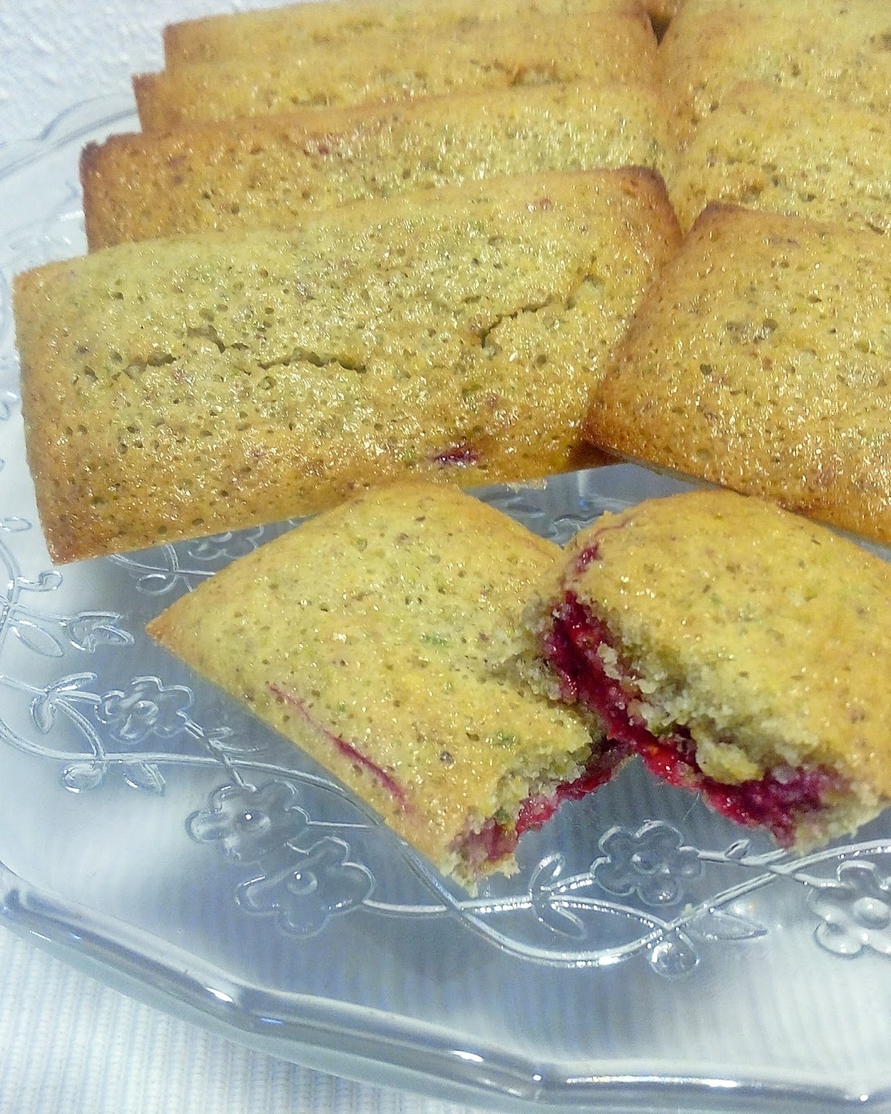 And So Delicious: Financiers pistache framboise