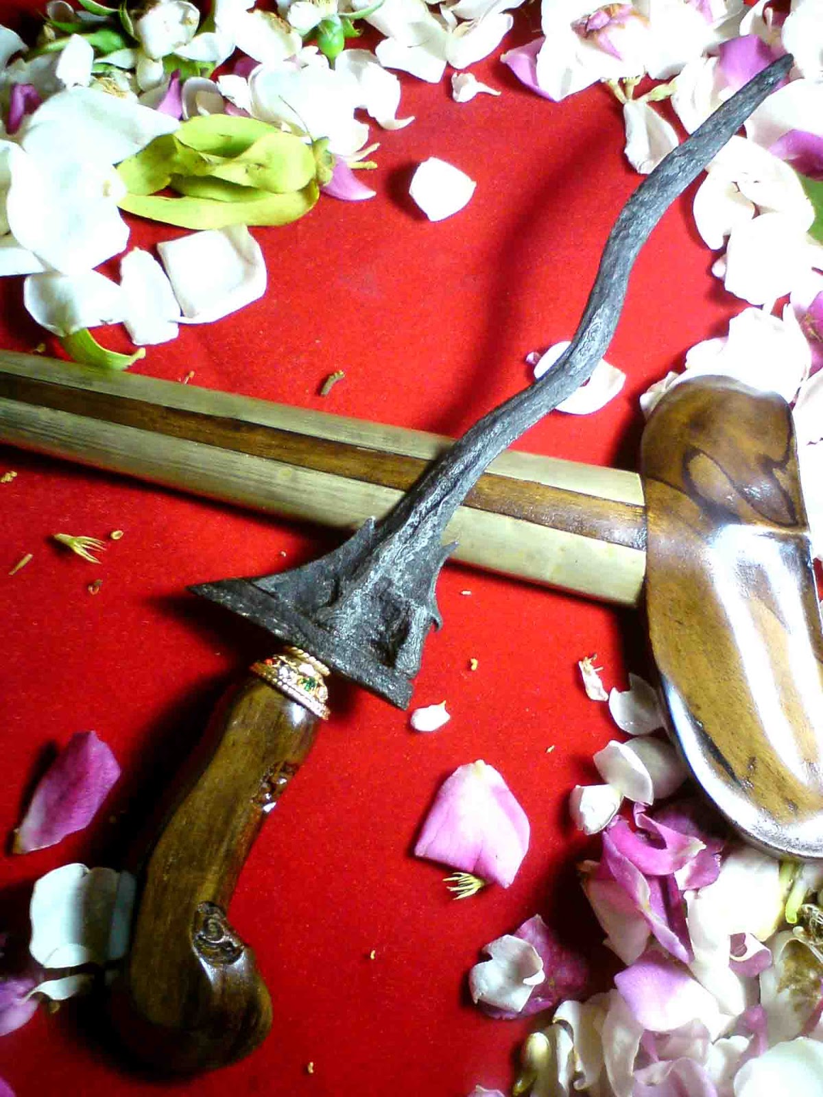 BATU MUSTIKA NAGA SAKTI ASLI: Keris Cundrik Jangkung Kyai Bumi Arum