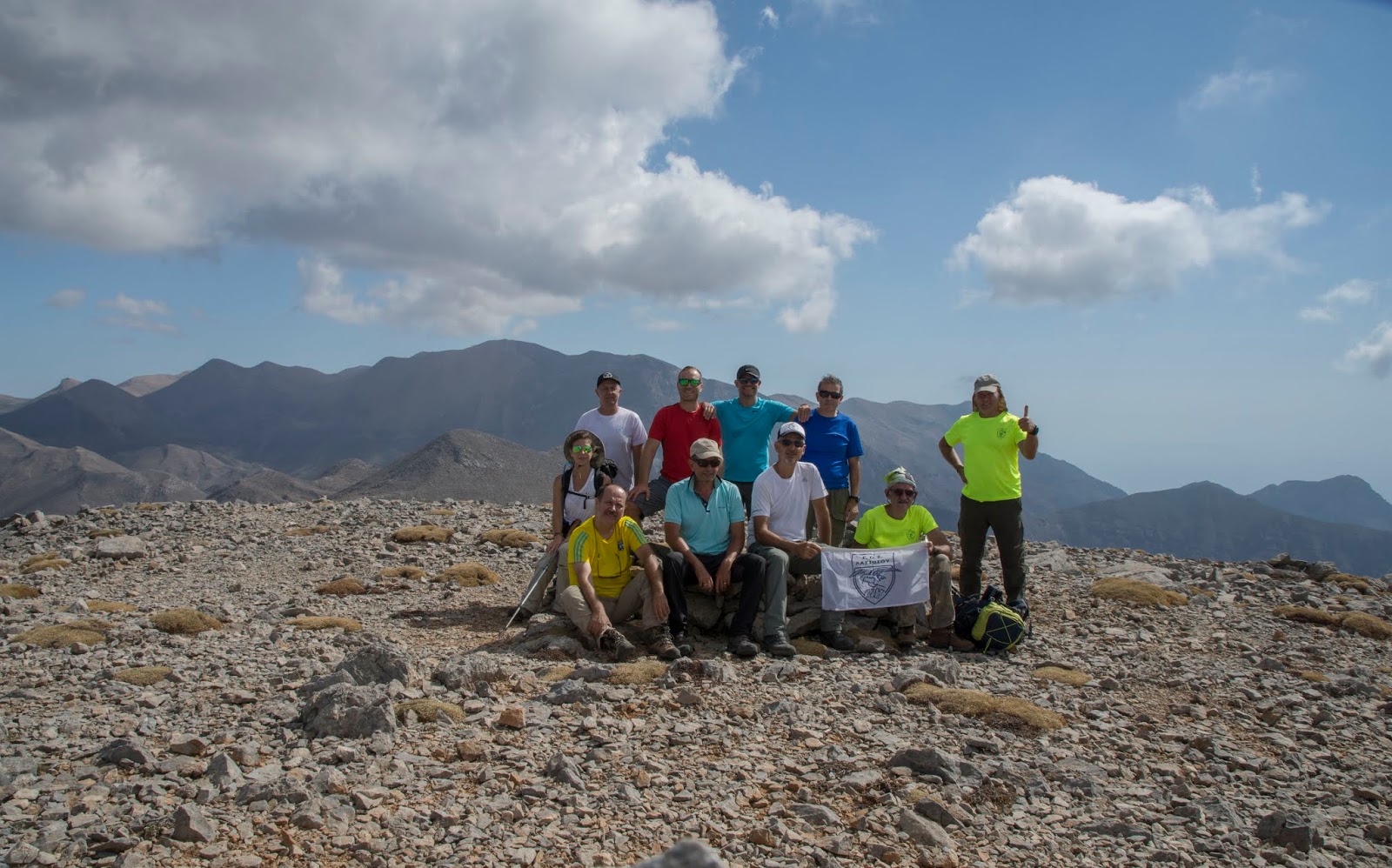 EXPLORE MOUNTAINS: ΔΙΑΣΧΙΣΗ ΛΕΥΚΩΝ ΟΡΕΩΝ (ΑΜΜΟΥΤΣΕΡΑ-ΞΥΛΟΣΚΑΛΟ)