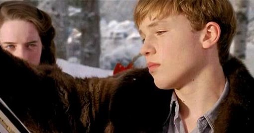 Defending the Legacy: Peter Pevensie's Sword: An Illustration of His ...