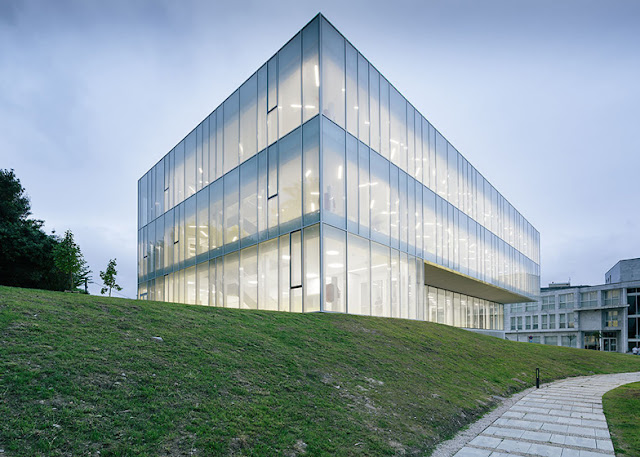 El vidrio arquitectónico de TVITEC regenera en Torrelavega una zona ...