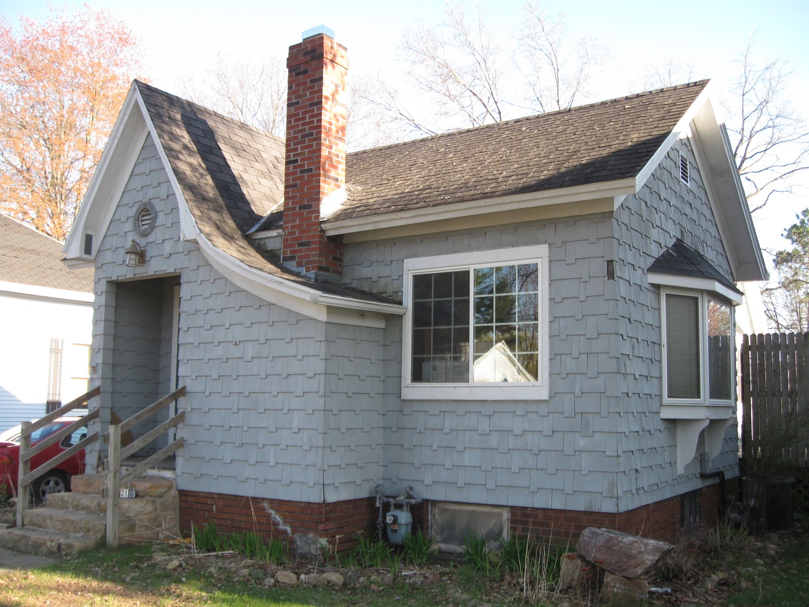 Accepted Offer Adorable Cottage Style Home on Center St