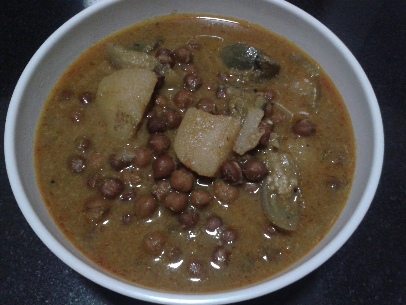MALINI'S DELIGHTS: BLACK CHANNA CURRY [ KADALE KAALU SAARU]