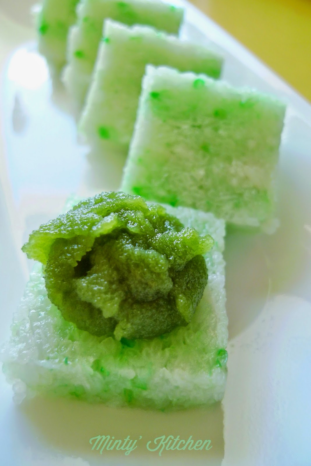 Minty's Kitchen: Kuih Pulut Tai-Tai Pandan (Glutinous Rice Cake with ...