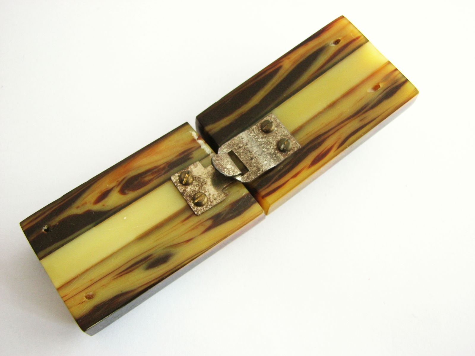 Agnes' Vintage World: How to identify Bakelite