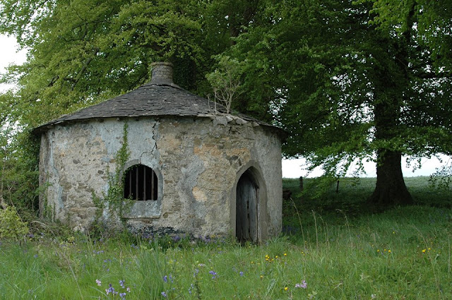 I Have Seen The Whole Of The Internet: Ink Bottle Lodge