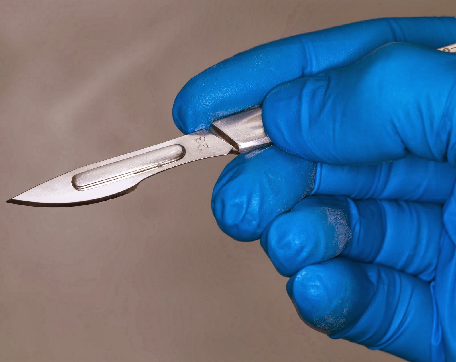 El bisturí, más que nunca...