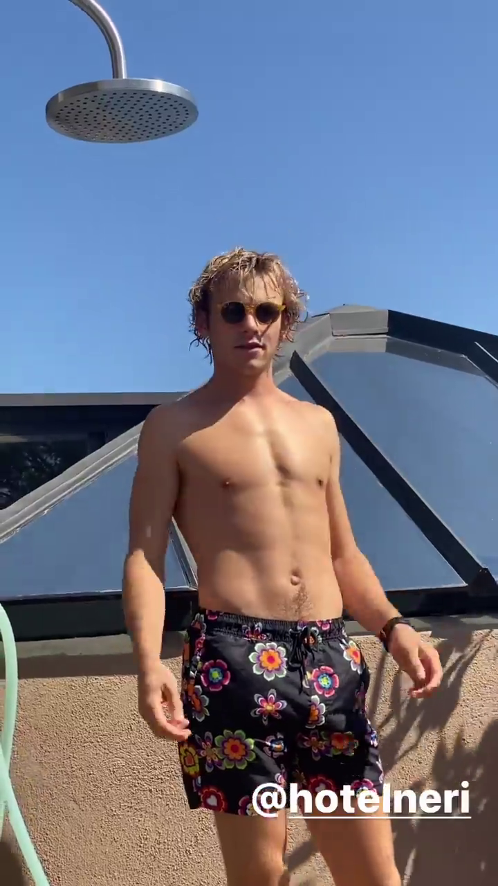 Alexissuperfans Shirtless Male Celebs Ross Lynch Shirtless Ig Story From Barcelona