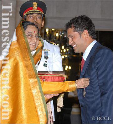 OMGSACHIN: Photos: Sachin Tendulkar Awards And Trophies