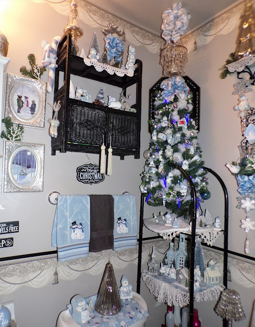 A DEBBIE-DABBLE CHRISTMAS: A Blue, Blue Christmas Powder Room
