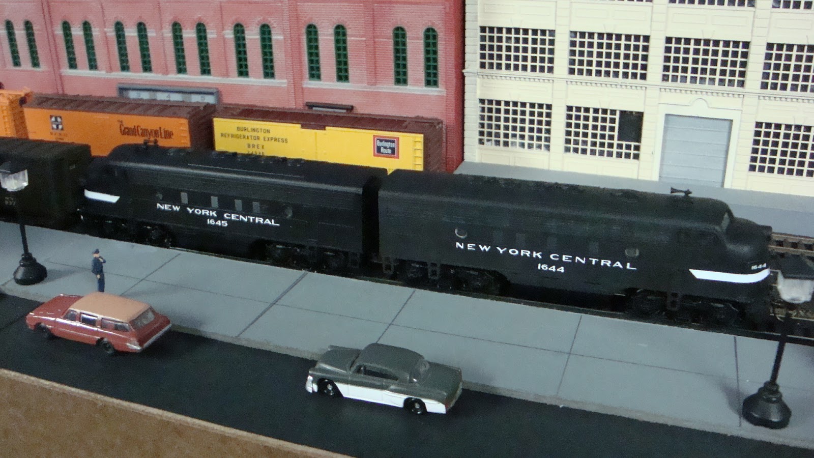 New York Central Train Layout: Draw Bars For Close Coupling and Coupler ...