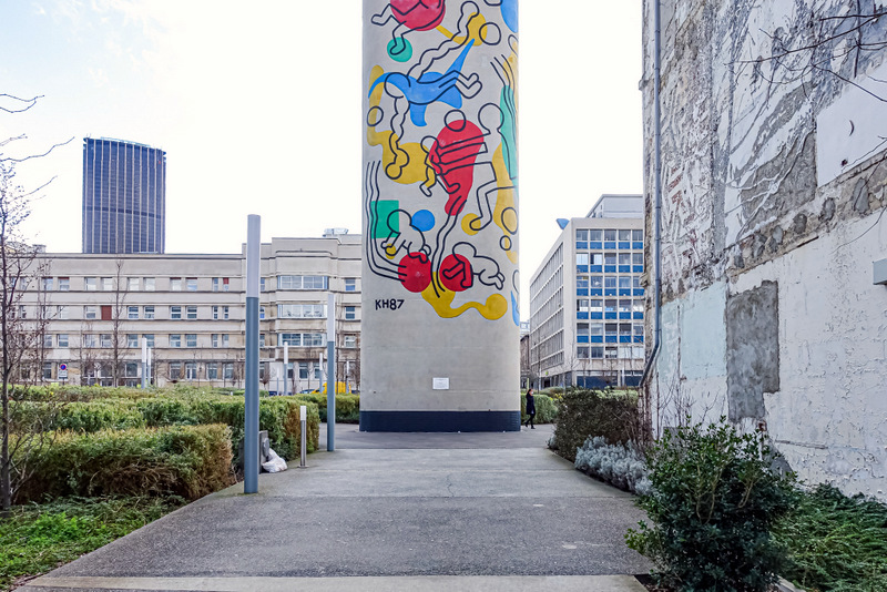 Paris : Tour Keith Haring, le totem pop art de l'Hôpital Necker Enfants ...