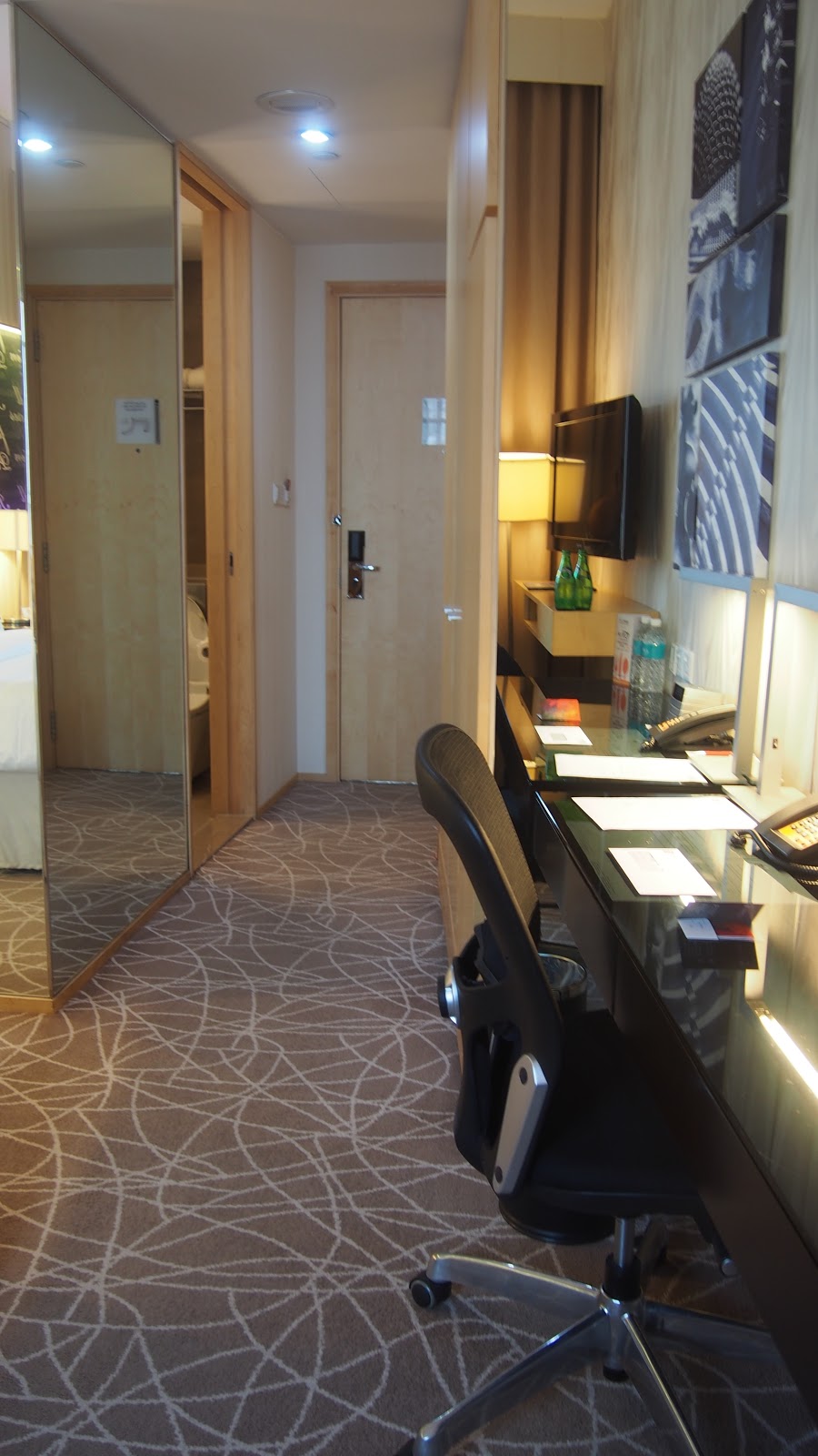 Hotel review: Rendezvous Hotel Club room/Lounge | TheAugBunnies