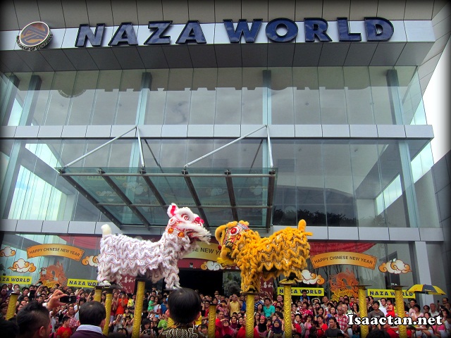 Isaactan.net: Lion Dances @ Naza World CNY Celebration