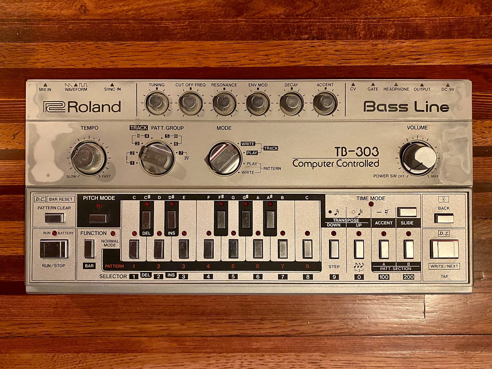 MATRIXSYNTH: Roland TB-303 Bass Line Synthesizer