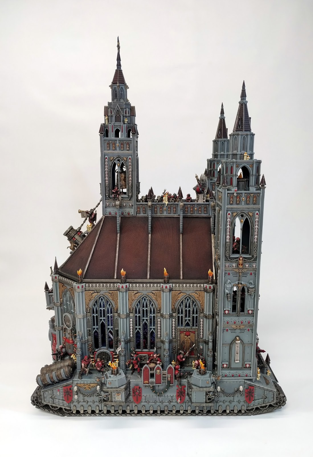 What's On Your Table: An almost Warlord Titan sized tank/church - Faeit 212