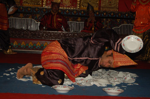 Cultures In Indonesia: Piring Dance