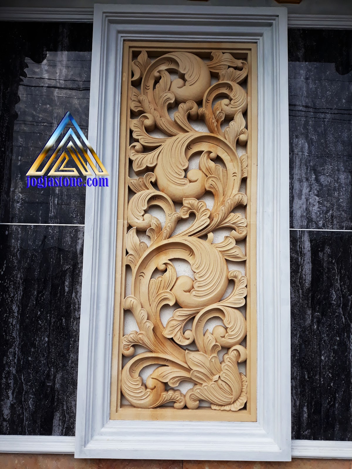 Ukiran jawa atau klasik untuk tempelan dinding dari batu alam