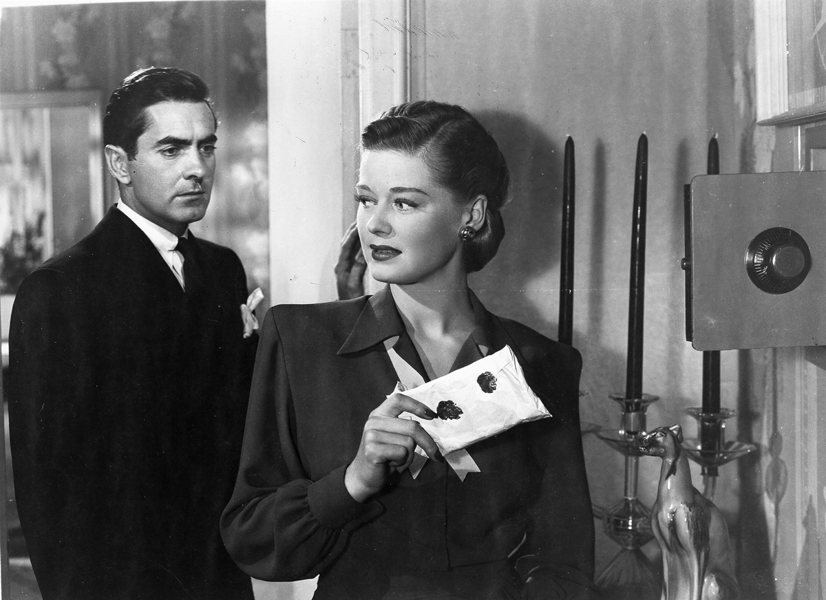 SNEAK PEEK : Del Toro's "Nightmare Alley"