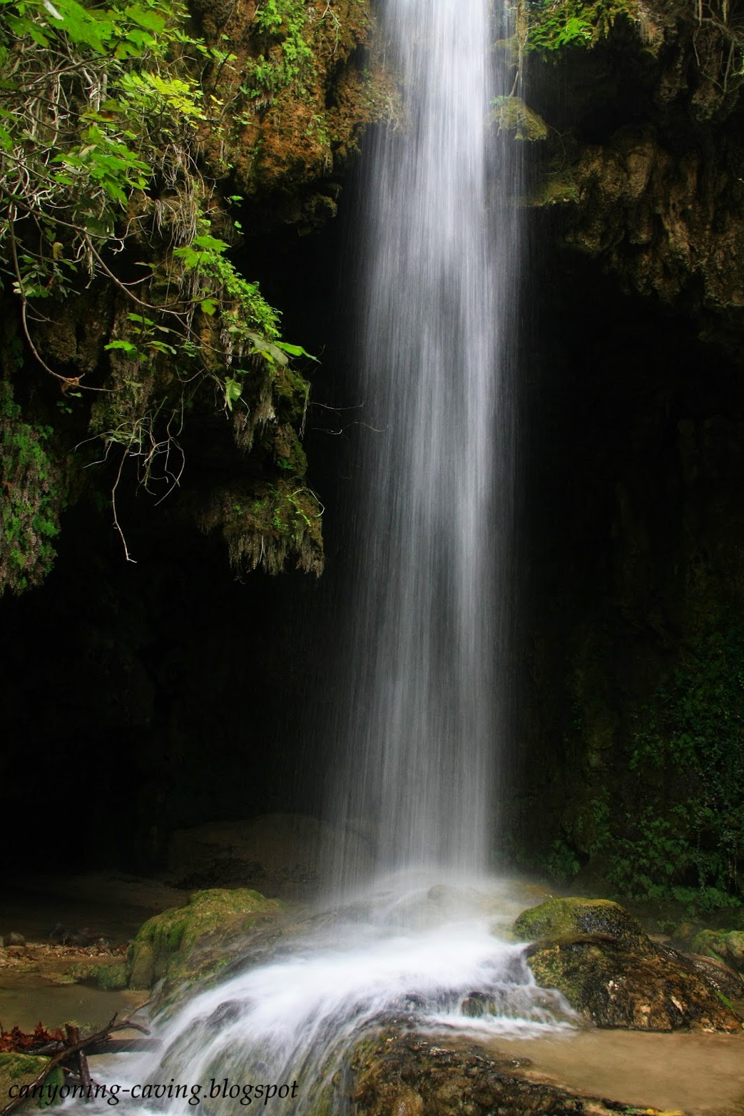 Canyoning - Caving: Καταρράκτης Ζεστών νερών, Σιδηρόκαστρο, Σέρρες