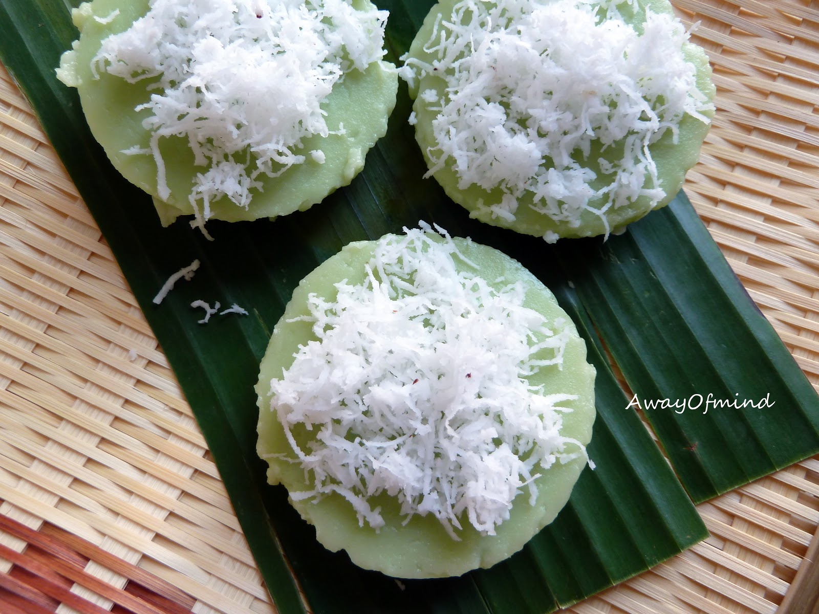Awayofmind Bakery House: Kuih Kosui (Pandan Flavoured Steamed Rice Pudding)