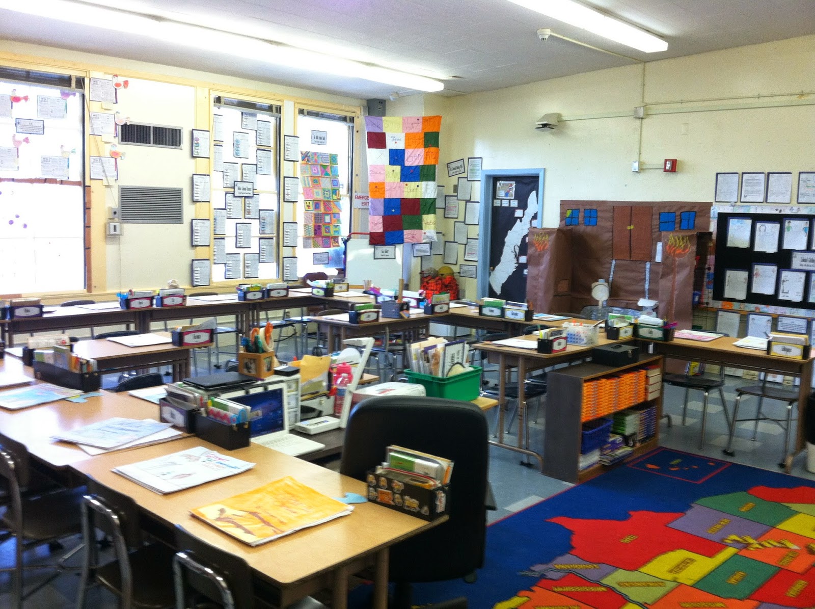 A Tour of My "Colony" {Classroom Tour} - Teaching in Room 6