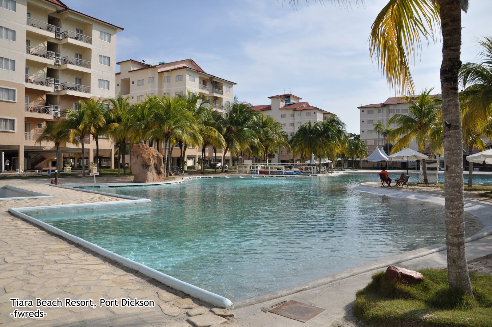 DAUS REDSCARZ: Tiara Beach Resort