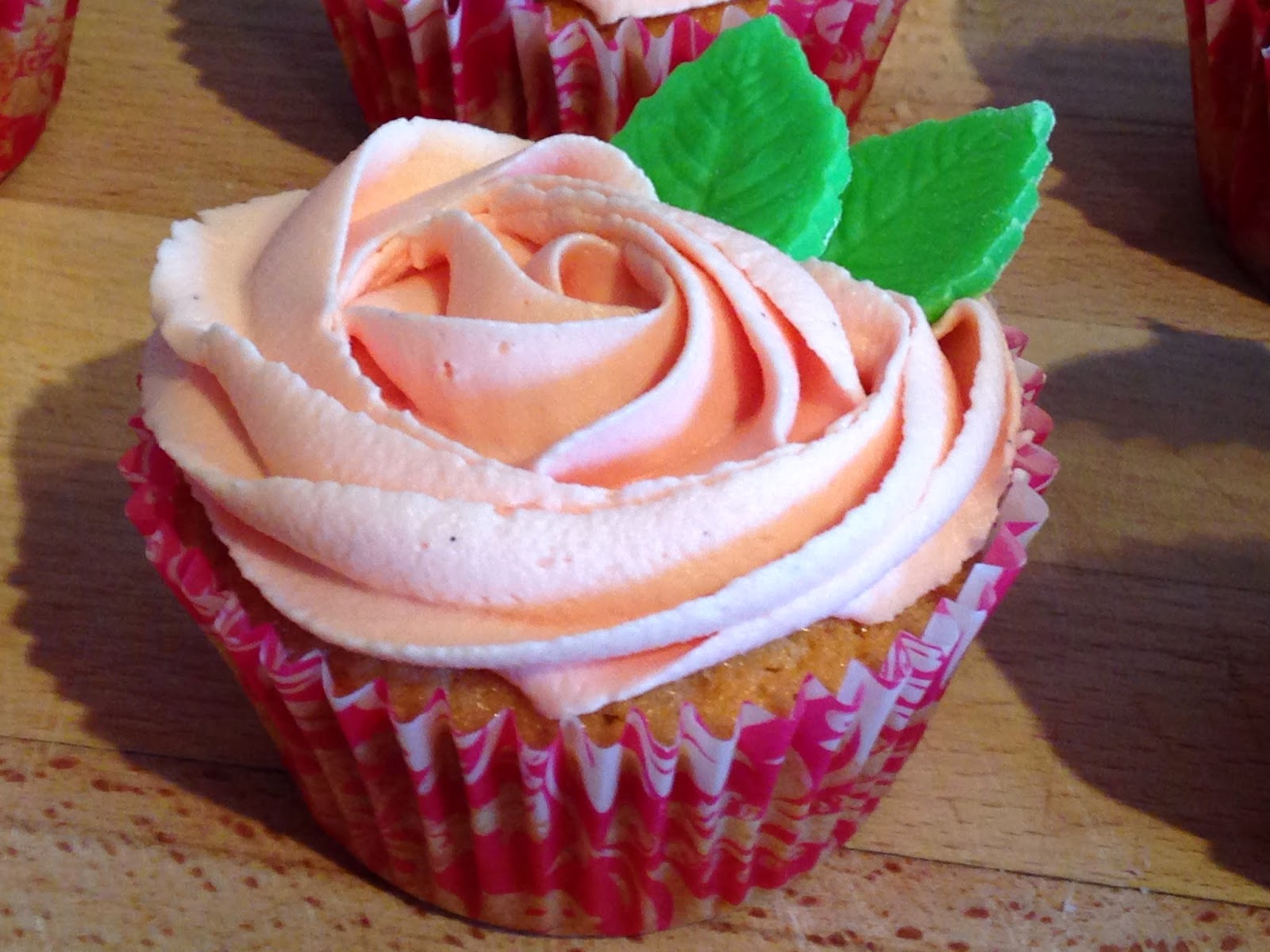 Ordinary Girl: Gorgeous Rose Swirl Cupcakes- Raspberry and White ...