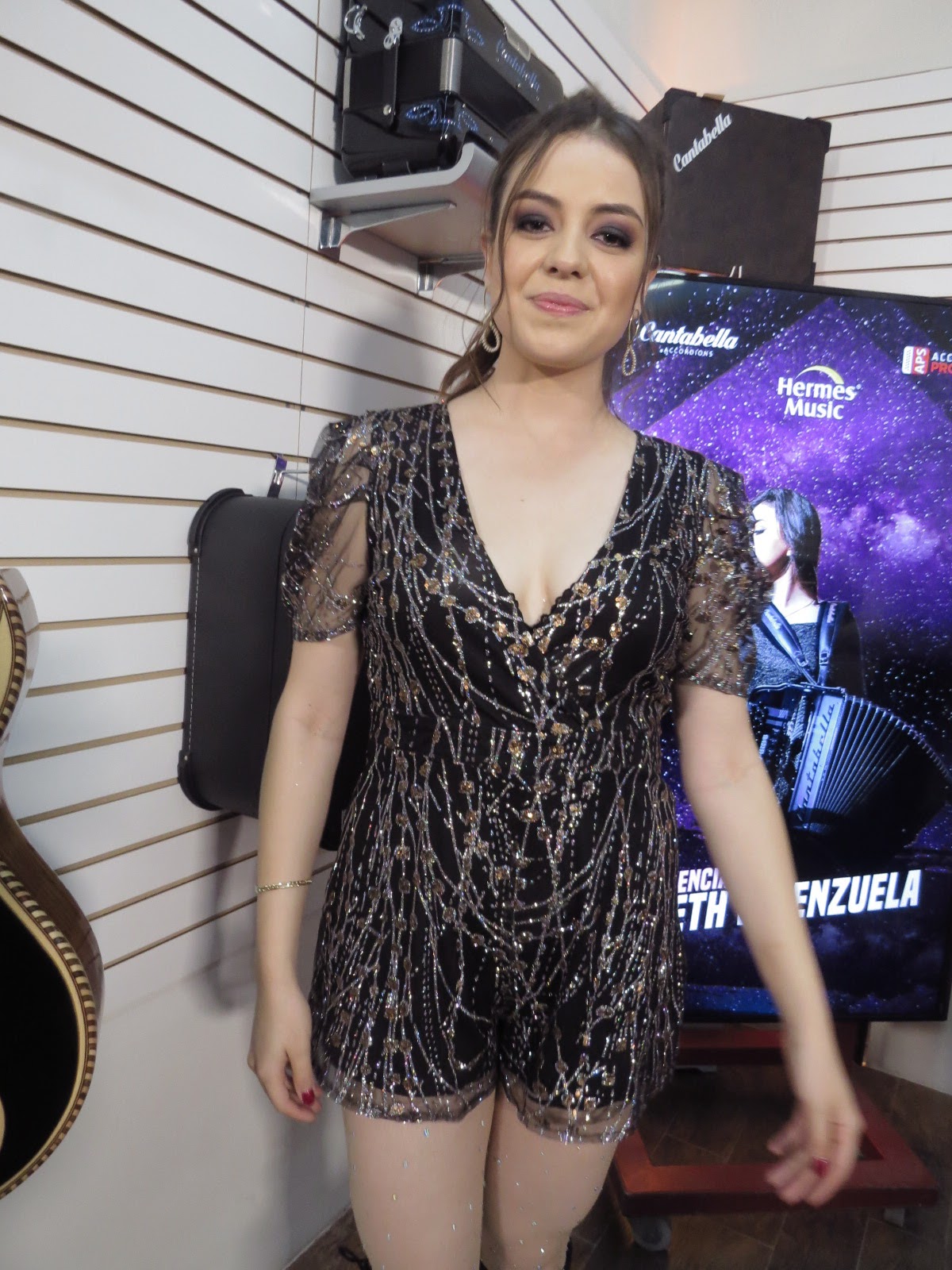 somos el espectador: JANETH VALENZUELA ESTALLIDO DE EXITO CON ACORDEON