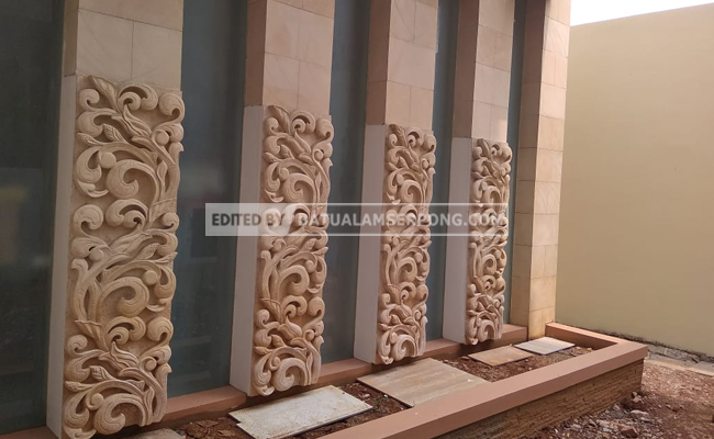 Indahnya Kombinasi Batu Paras Krem dan Relif Ukir pada Pilar - JUAL ...