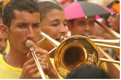 Frevo alegre: Instrumentos utilizados em frevo de rua