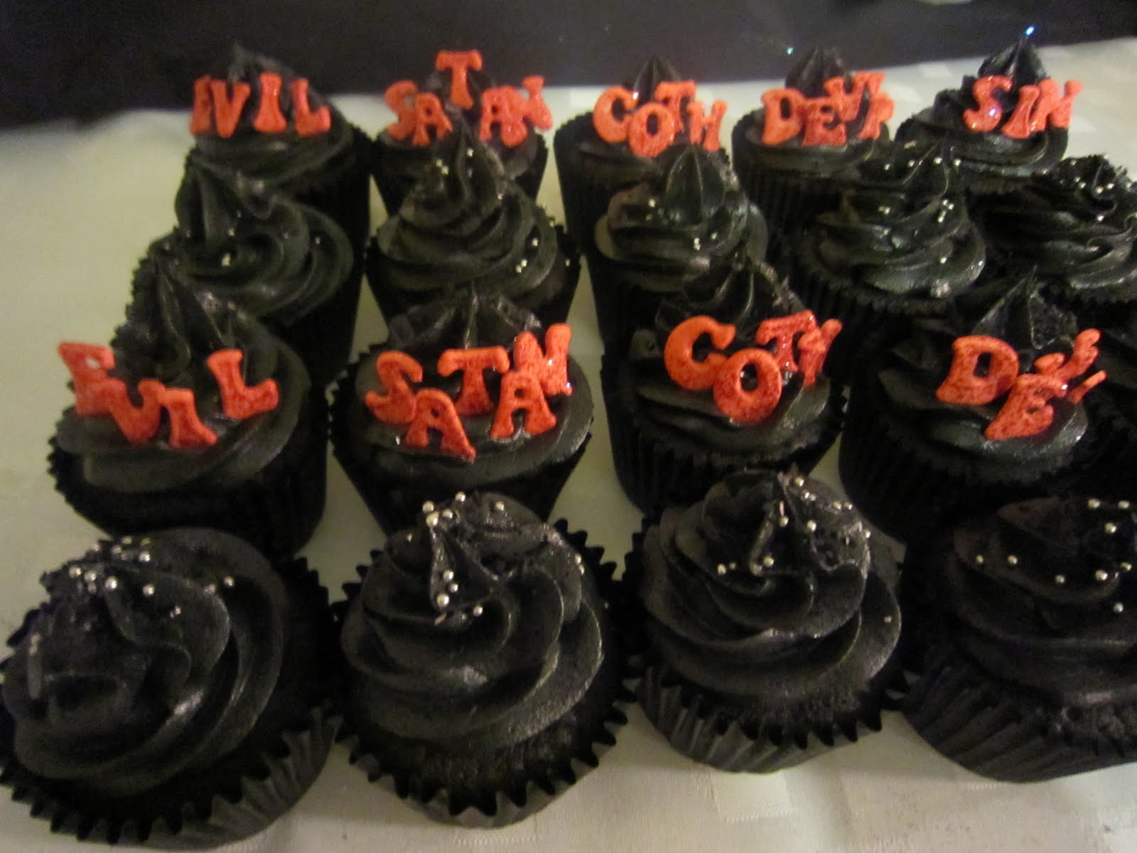 Cupcakeaholic: Gothic Cupcakes