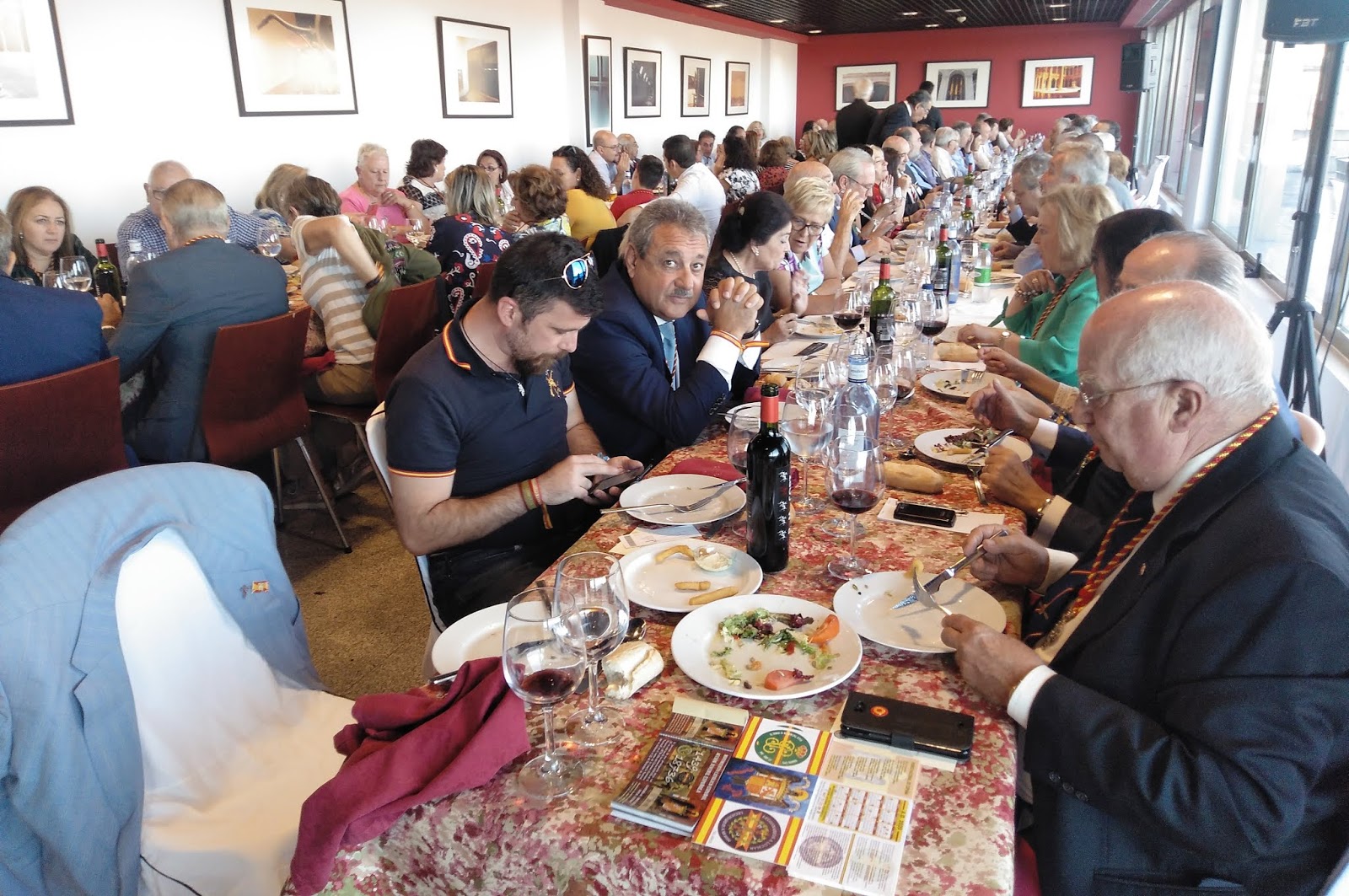 Acción Juvenil Española: El Alcázar no se rinde