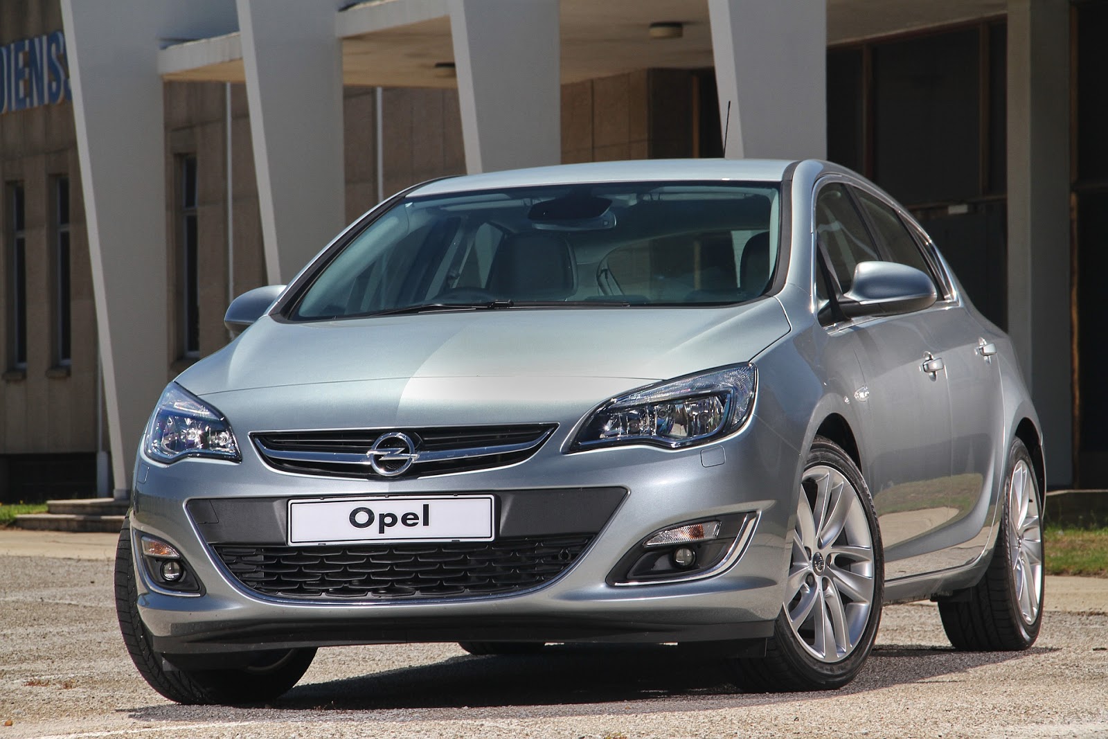 OPEL SA REFRESHES ASTRA RANGE - Awesome Cars: OPEL SA REFRESHES ASTRA RANGE