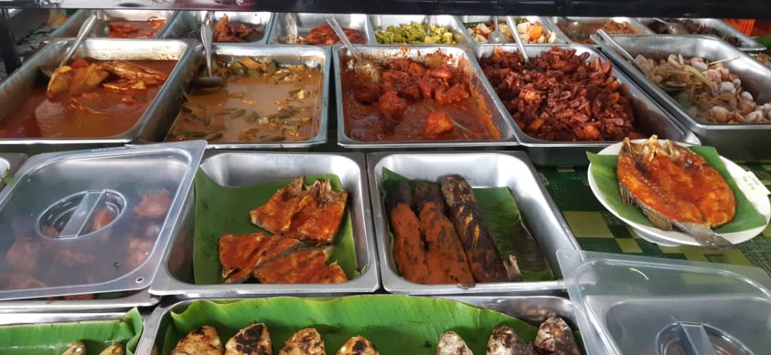 MaKaN JiKa SeDaP: Makan tengahari di Restoran Selera Akmal, Padang ...