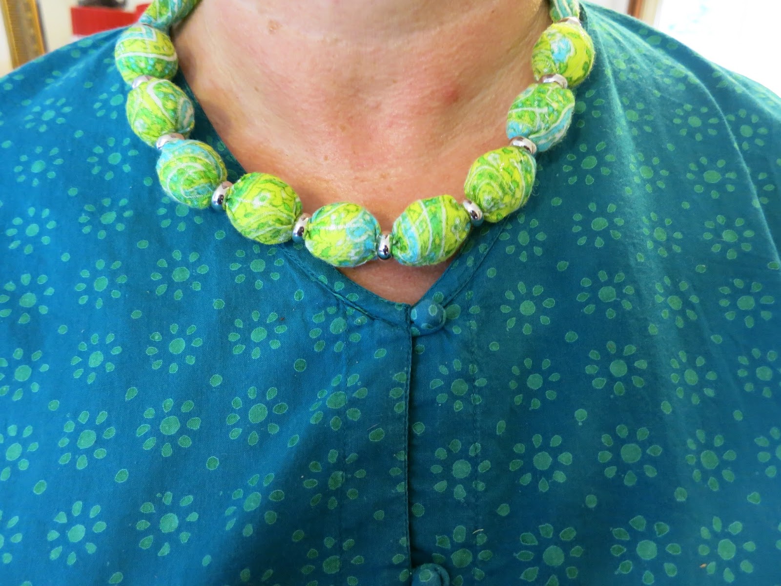 Mrs Craftypants: A 30 minute necklace to make.