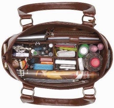 Rachel´s Fashion Room: ¿Qué debe llevar una mujer en su bolso?