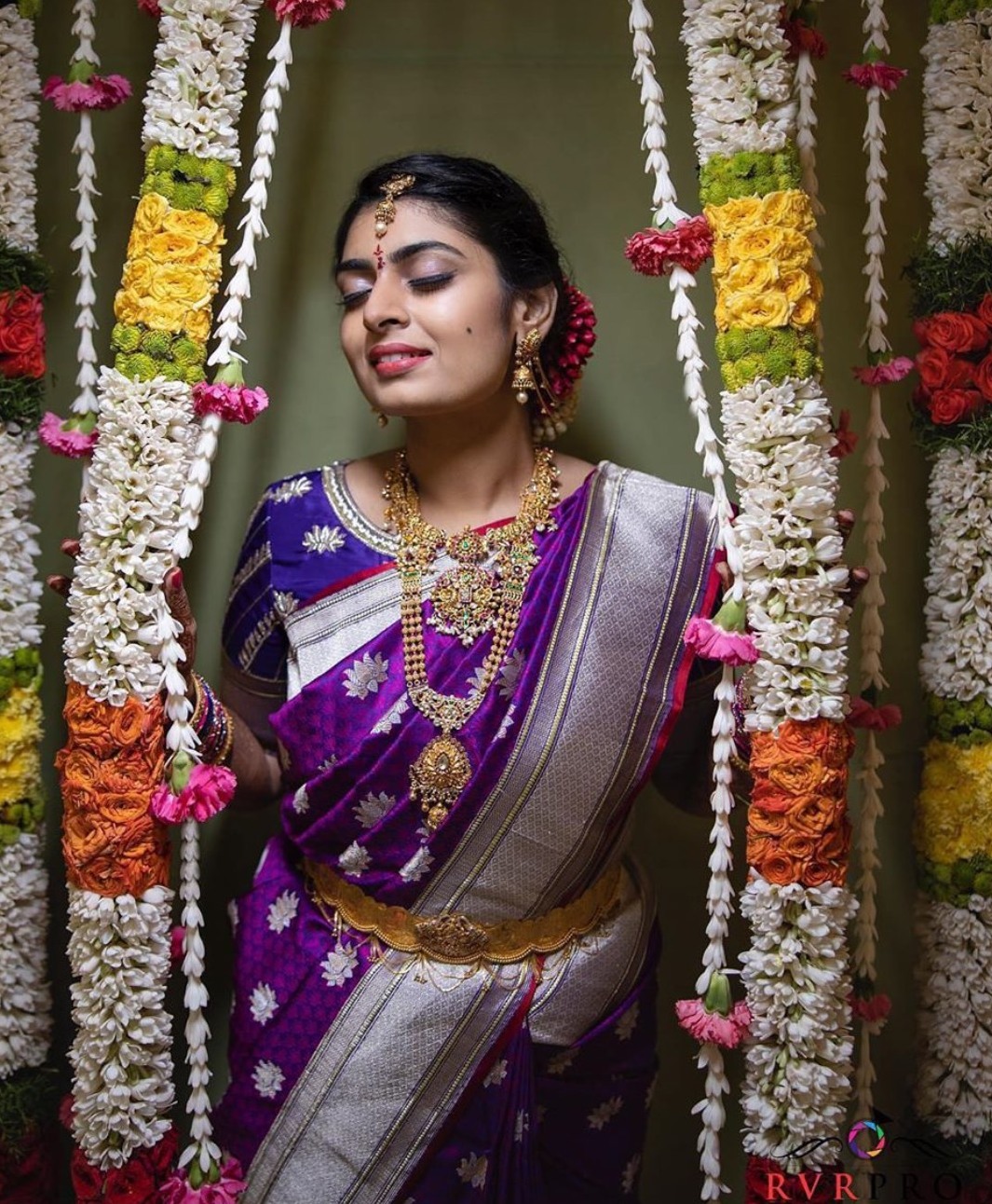 Bride In Antique Balls Haram Jewellery Designs bride-in-antique-balls-haram-jewellery-designs