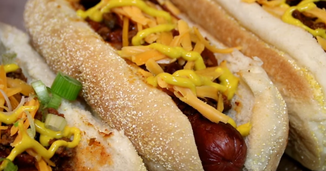 Make a Fast and Easy Chili Dogs