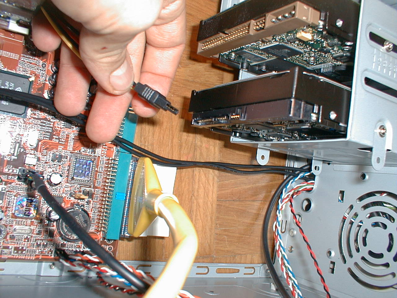 Tecnología a su alcance : Ventajas para ensamblar su propia computadora!!