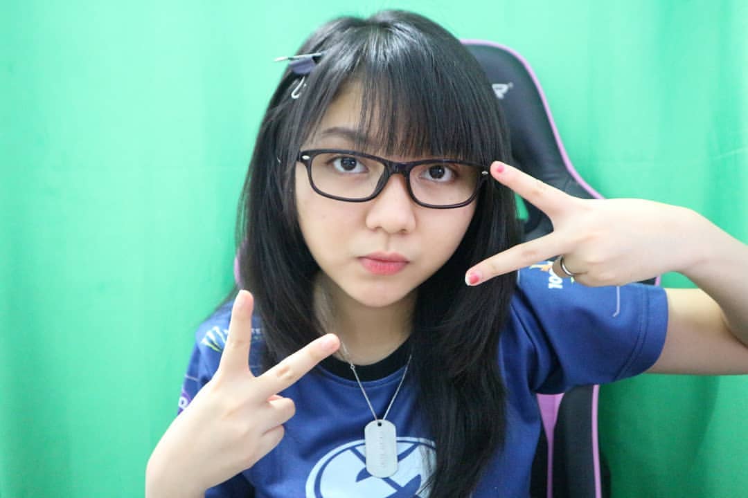 √ Biodata dan Profil Sarah Viloid - Riwayatmu