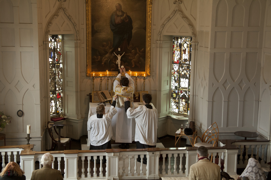 New Liturgical Movement: Mass in the Private Chapel of Milton Manor House