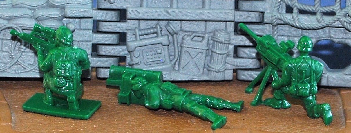 Modern Army Men: SCS Direct Modern Warfare Bucket with HIng Fat soldiers.