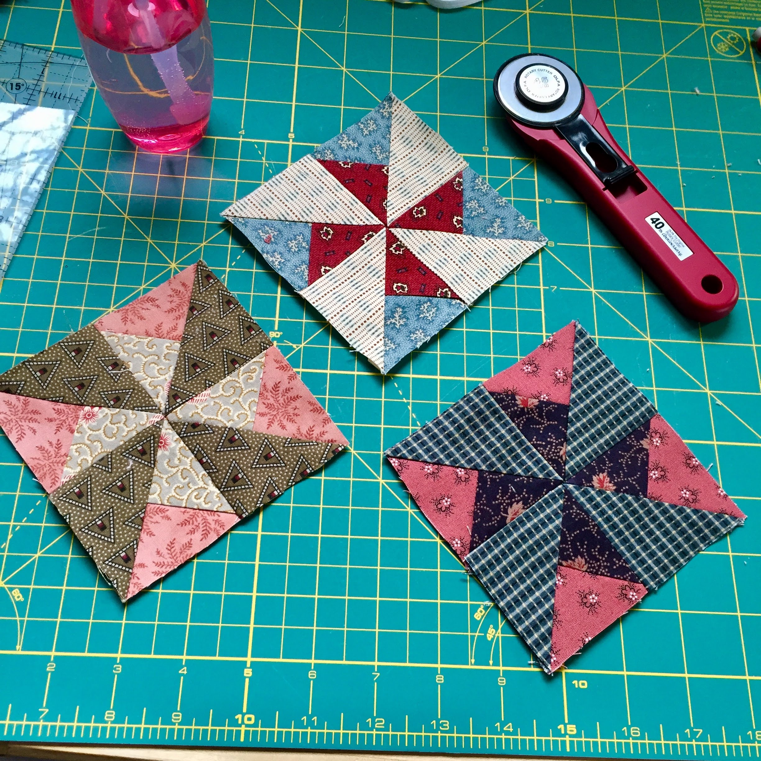 A Sentimental Quilter: Make a Fabric Pinwheel