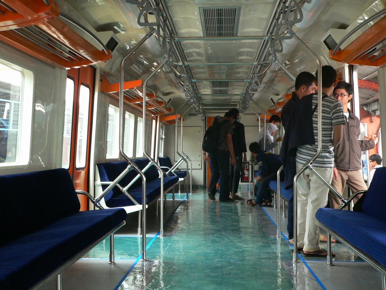 Curhat KRL : KFW i9000 - KRL Dingin Buatan INKA Curahan Hati Pengguna ...