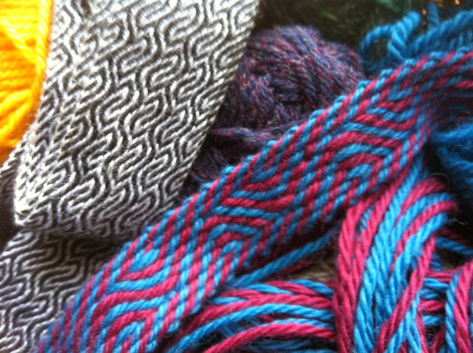 Tablet Weaving in Theory and Practice: Two Colour Tablet Woven Swirls