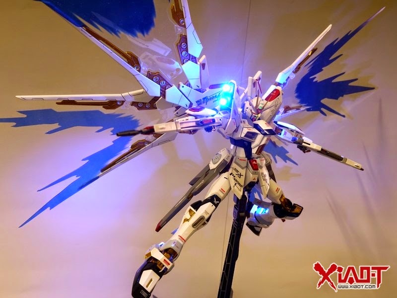 Gundam Family: MG 1/100 Strike Freedom Gundam Custom Build with LED