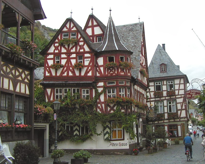 Papergreat: Old postcard: 1368's Altes Haus in Bacharach, Germany